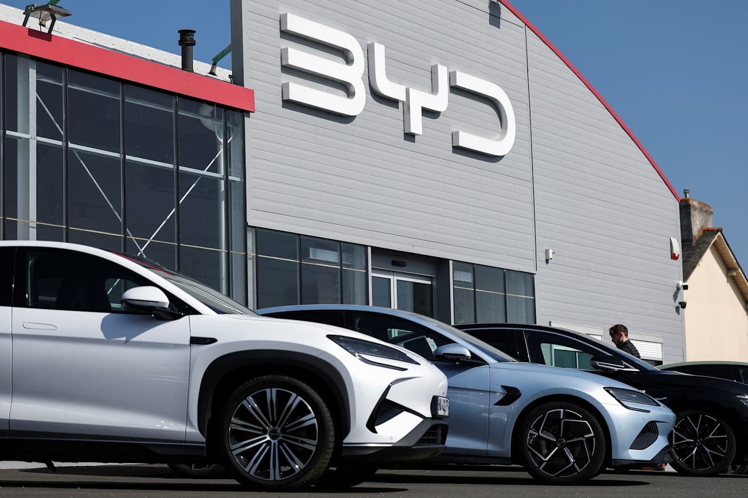 BYD relocates European HQ to Hungary creating 2000 jobs
