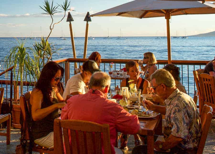 12 Embarrassing Restaurant Mistakes Hawaii Visitors Make (Avoid the ...