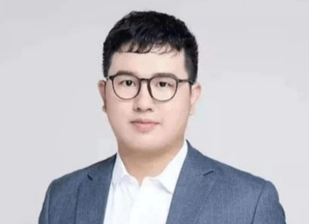 From WeChat Tools to Global AI Agent: The Visionary Rise of Xiao Hong